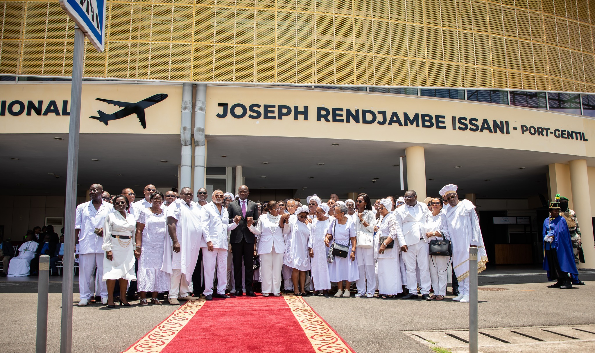 Aéroport international de Port-Gentil : Oligui Nguema honore la mémoire ...