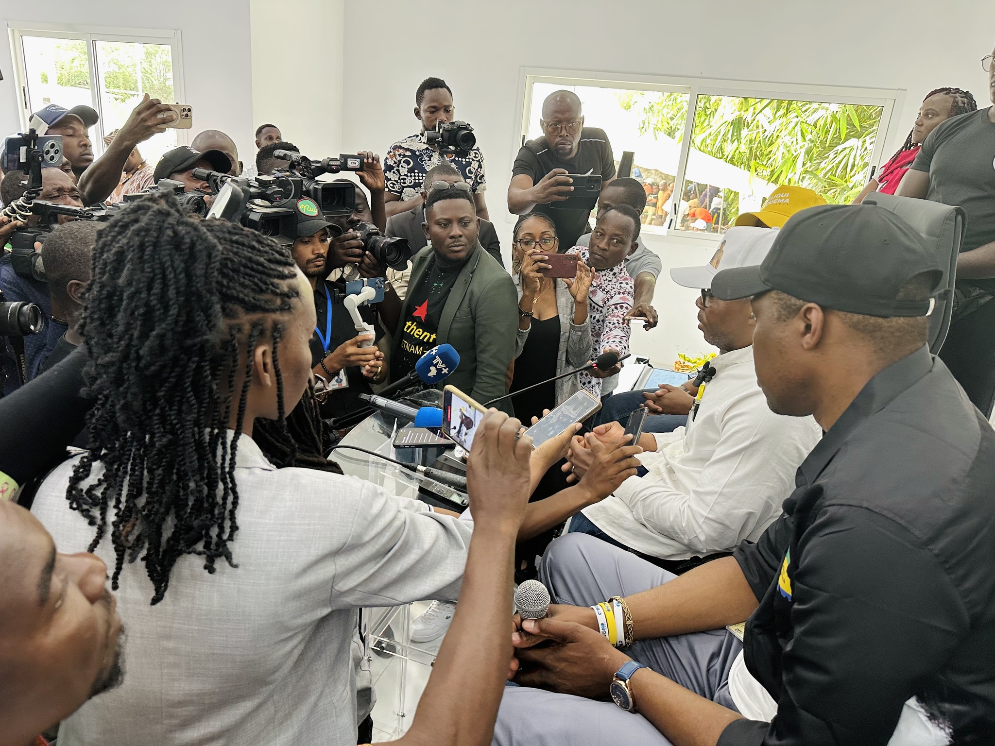 Présidentielle 2025 : Marc Ona Essangui rassure sur la distribution des ...